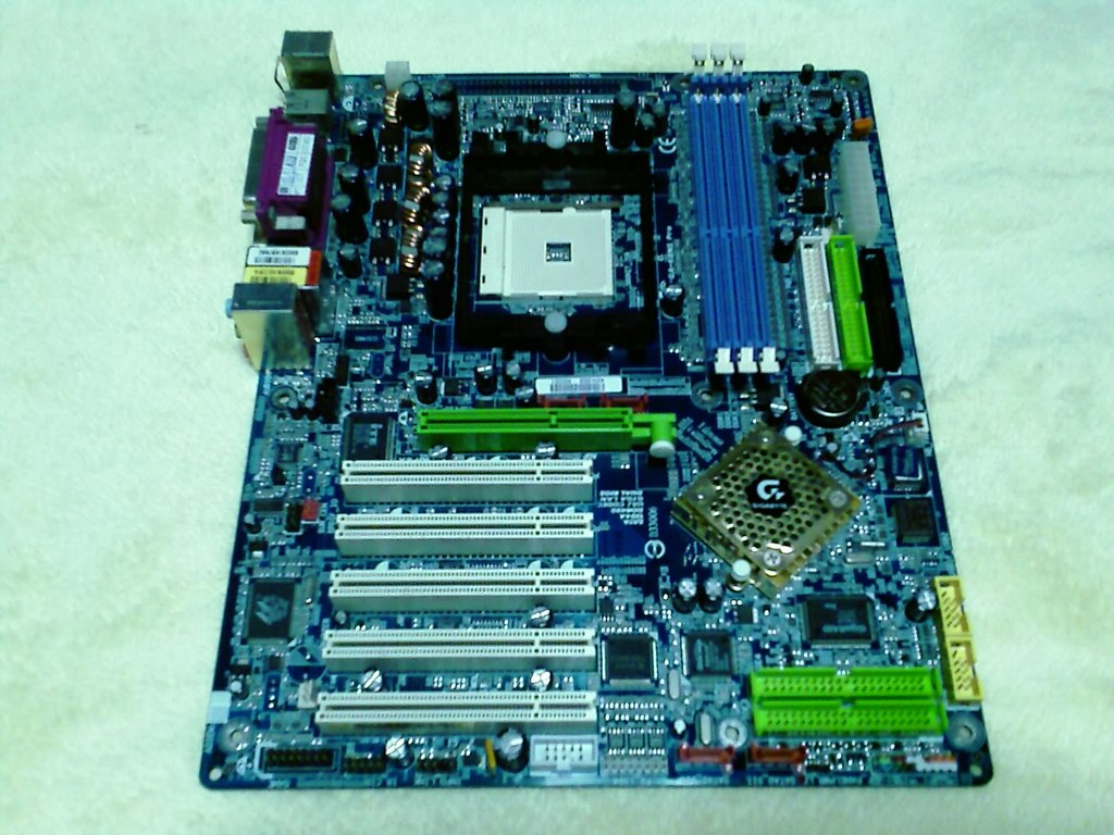 nForce3 250搭載のSocket 754のM/B - GIGABYTE GA-K8NS Proのレビュー | ジグソー | レビューメディア