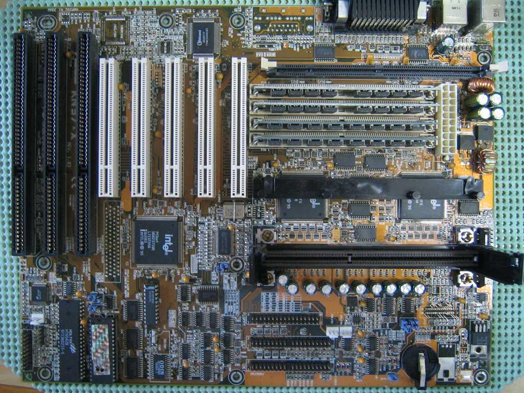 PENTIUMⅡ SLOT1用マザーボード - KN97-Xのレビュー | ジグソー | レビューメディア