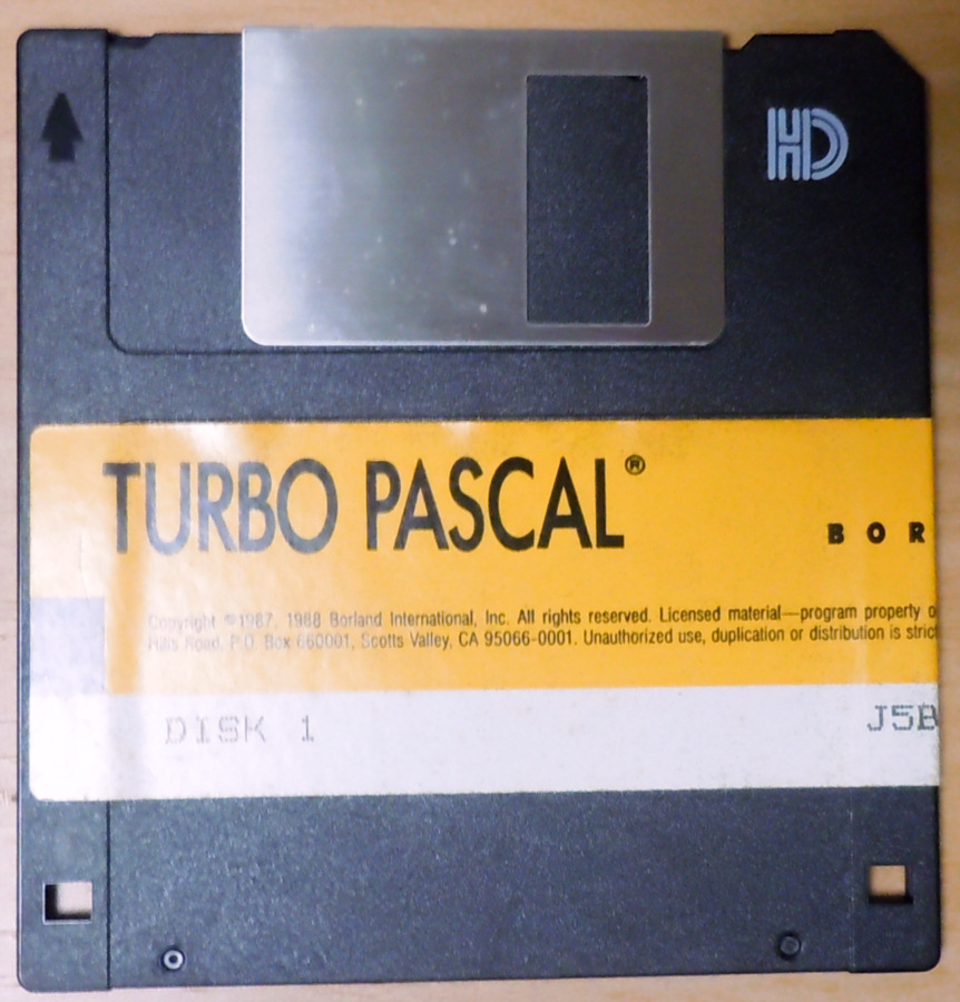 いくら1-Pass言語とはいえ、このビルド速度はすばらしい - TURBO PASCAL 5.0 (PC-9801 MS-DOS)のレビュー | ジグソー | レビューメディア