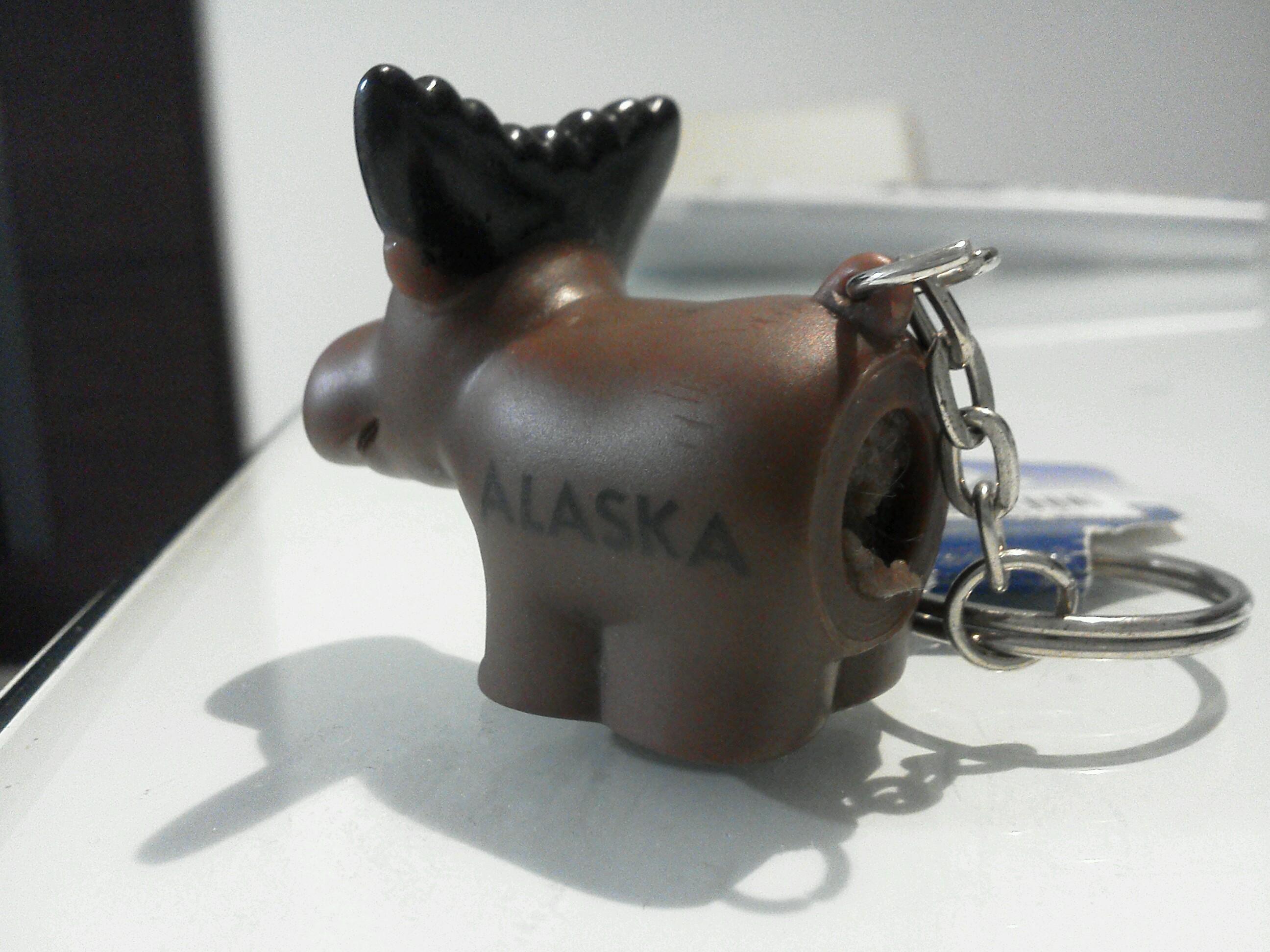 アラスカ土産のお下品な鹿 - pooping moose keychainのレビュー | ジグソー | レビューメディア