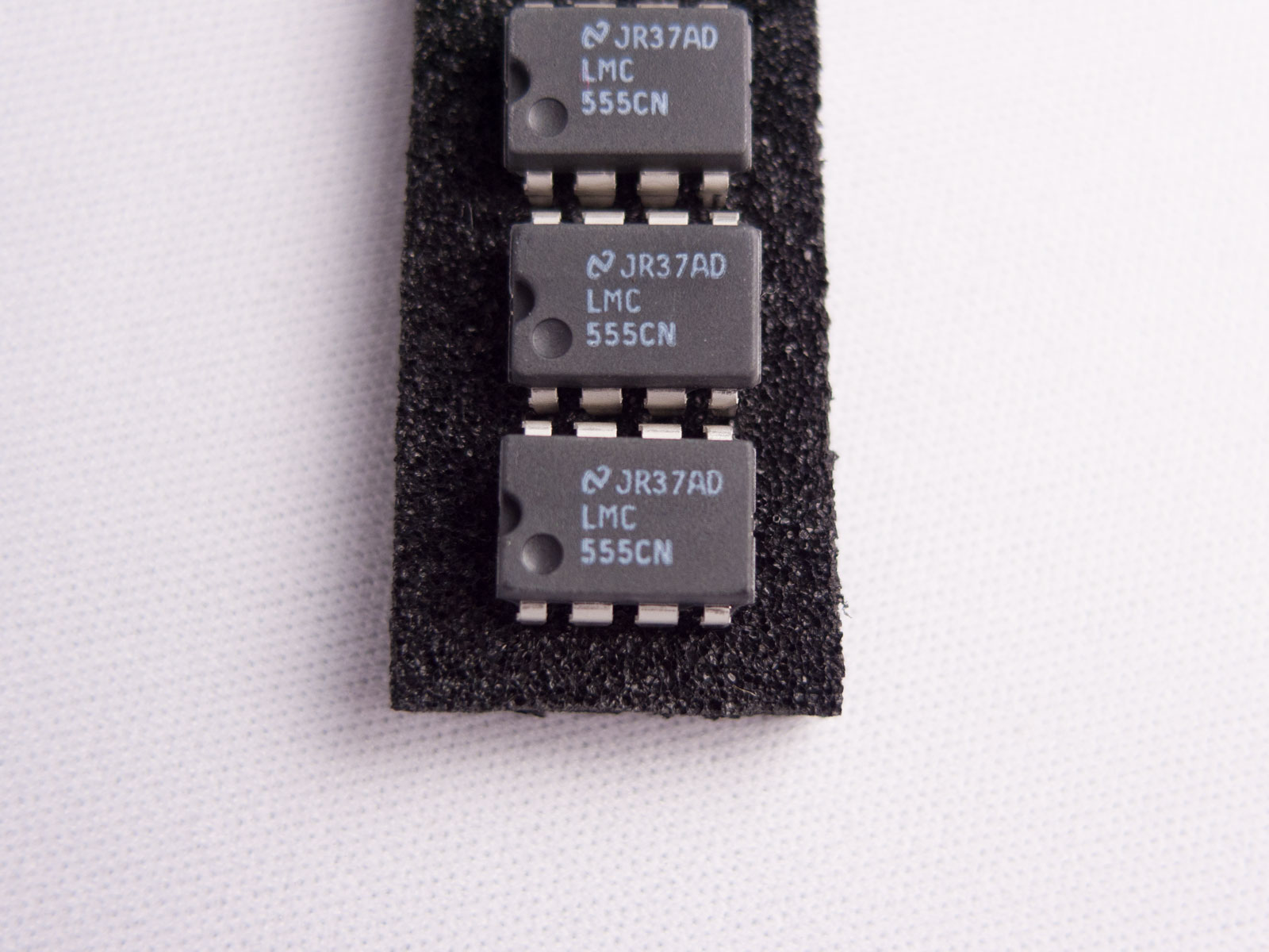 定番のタイマーIC CMOS版 - LMC555 CMOSタイマーIC (5個入)のレビュー | ジグソー | レビューメディア