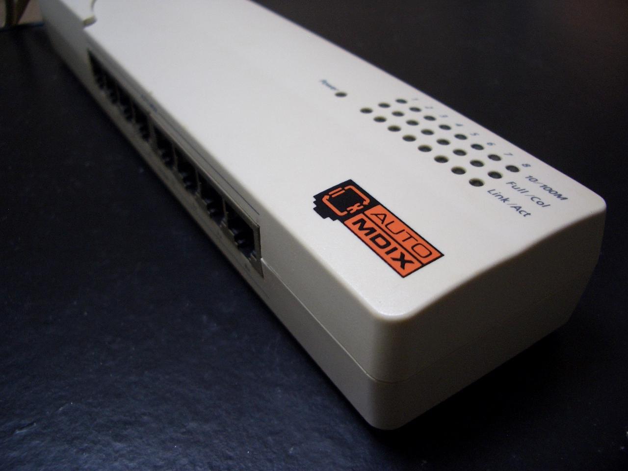 質実剛健 故障なしで12年稼動中のスイッチングHUB - ELECOM タップ型スイッチングHUB LD-SW8TAP/ATのレビュー ...