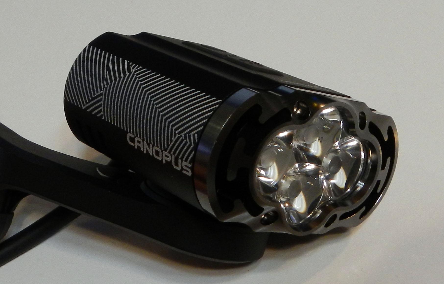 自転車用爆光前照灯 - Moon Canopus 4000L フロントライトのレビュー | ジグソー | レビューメディア