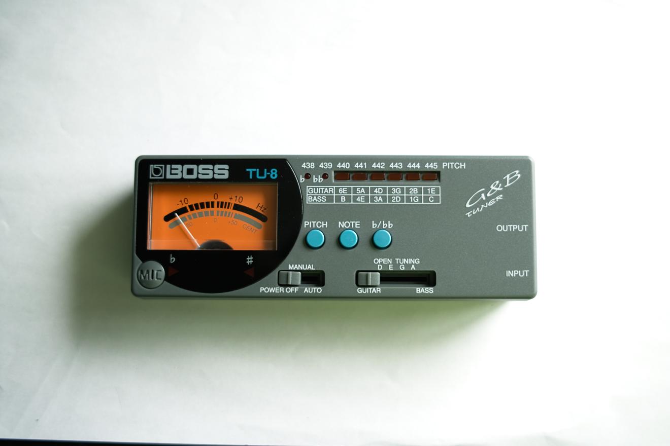 ギターをやる時はいつも一緒 - BOSS TU-8 Tunerのレビュー | ジグソー | レビューメディア