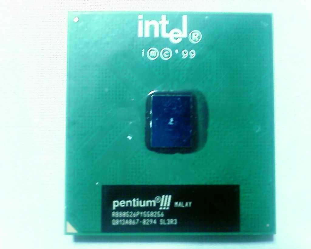 持ってました - Intel® Pentium® III Processor 550 MHzのレビュー | ジグソー | レビューメディア