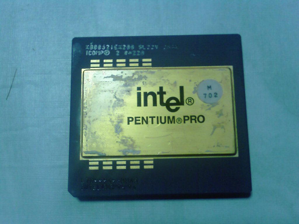 でかく重いCPUです。 - Intel® Pentium® Pro Processor 200 MHzのレビュー | ジグソー | レビューメディア