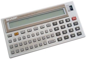 人生で一番最初に買った「コンピューター」とつくもの - PC-1251のレビュー | ジグソー | レビューメディア