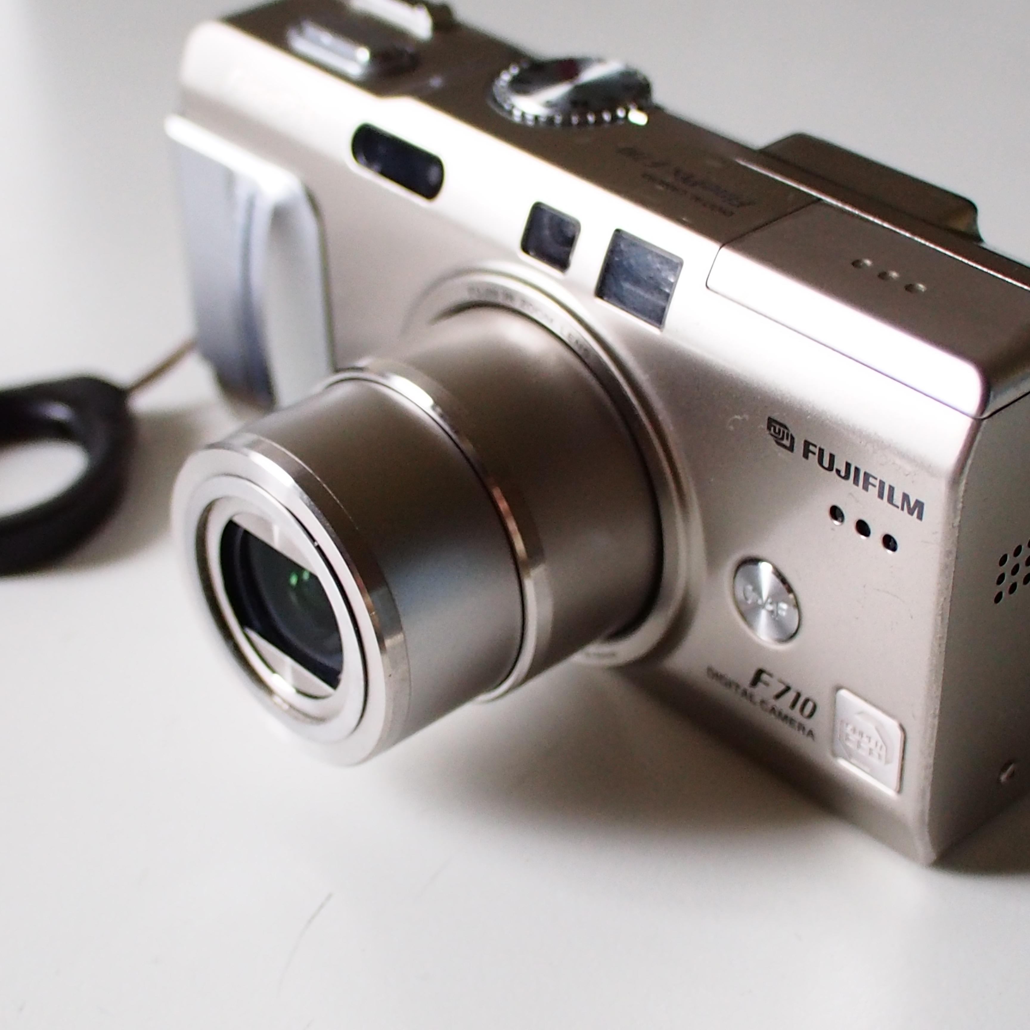 どこでも一緒でした - FinePix F710のレビュー | ジグソー | レビューメディア